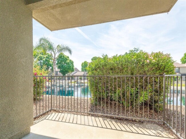 Edgewater Isle Apartments and Townhomes - Apartments at 537 Pepper Dr ...