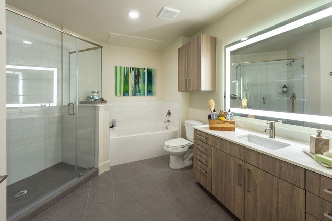 PEARL MARKETPLACE AT MIDTOWN Apartments - 3120 Smith St Houston, TX ...
