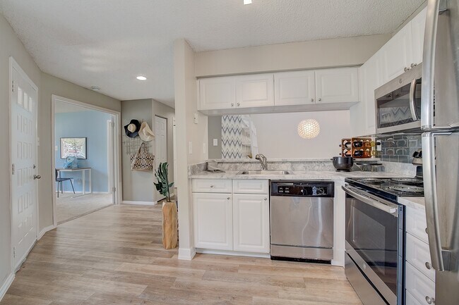 Addison Place - Apartments in Boca Raton, FL | Apartments.com