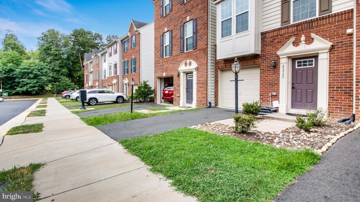45966 Iron Oak Terrace, Sterling, VA 20166 - Townhome Rentals in ...