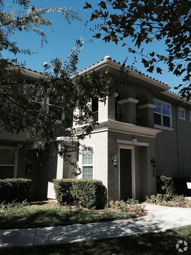 Valencia Northbridge Apartments for Rent with Hardwood Floors ...