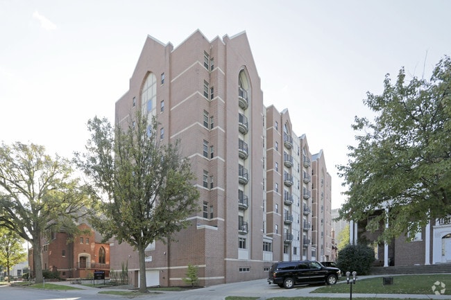 Presby Hall - UIUC Private Certified Housing Apartments - Champaign, IL ...