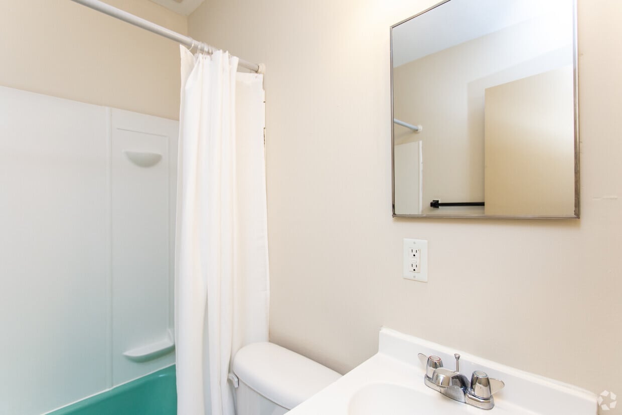 Clintonville Commons - 4030 N High St Columbus, OH 43214 | Apartments.com