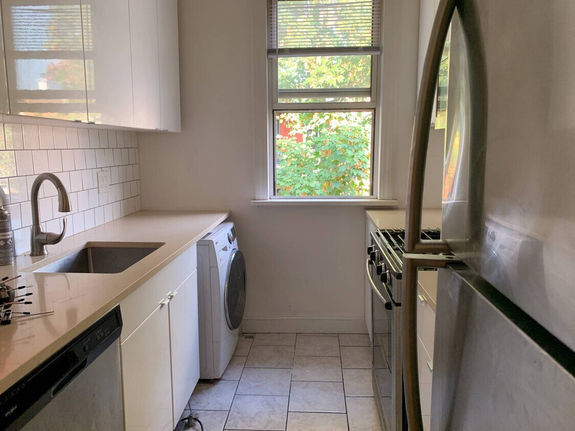 72-43 60th Ln, Queens, NY 11385 - House Rental in Queens, NY ...