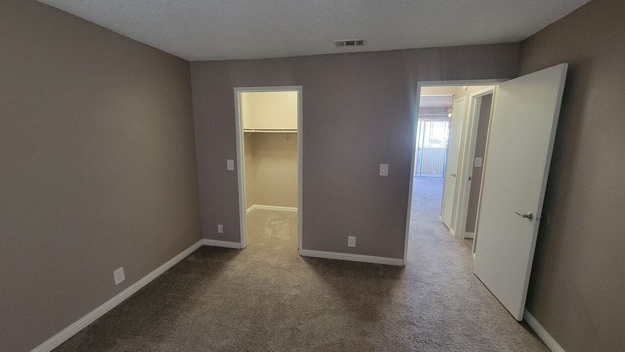 Sunset Springs Apartments - 6930 Paradise Rd Las Vegas, NV 89119 ...