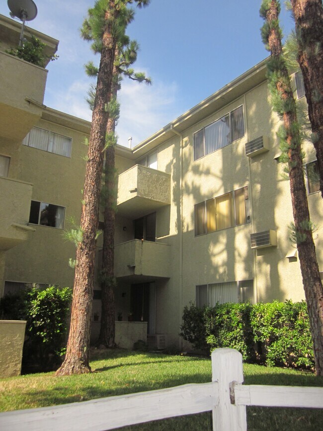 Oak Tree Apartments - Apartments in Van Nuys, CA | Apartments.com