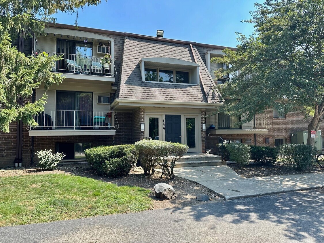 134 E Bailey Rd Unit L, Naperville, IL 60565 - Condo for Rent in ...