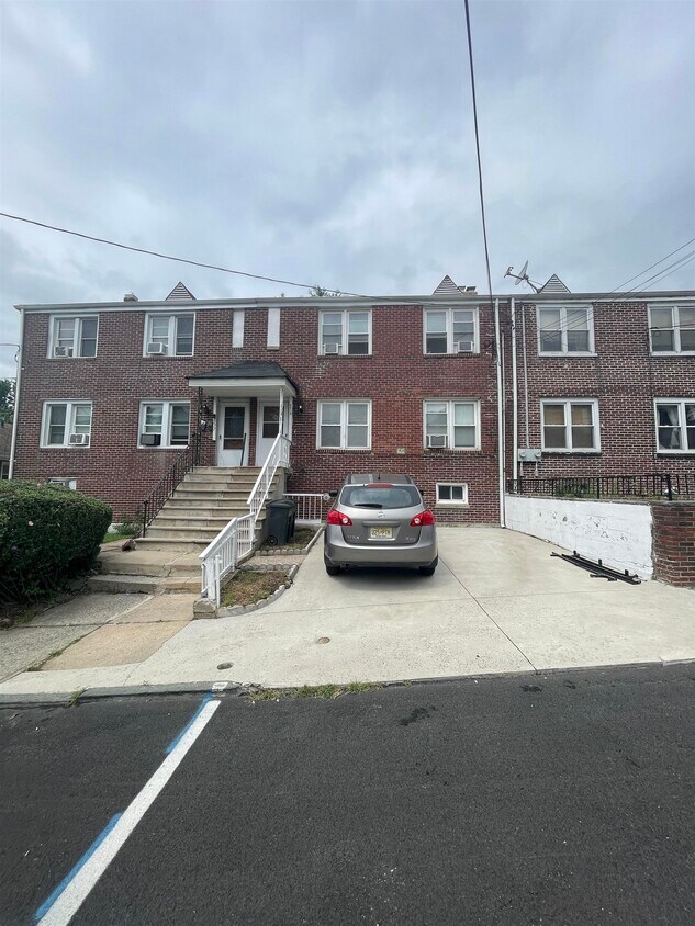 8619 Durham Ave Unit 1, North Bergen, NJ 07047 - Room for Rent in North ...