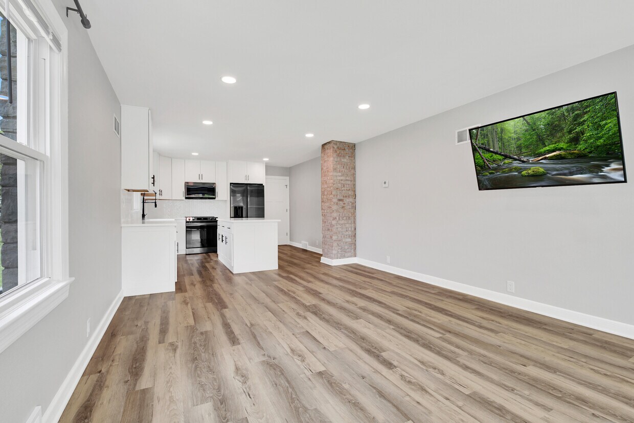 1066 Poplar St Unit 1066 Poplar Street Lower, West Bend, WI 53095 ...