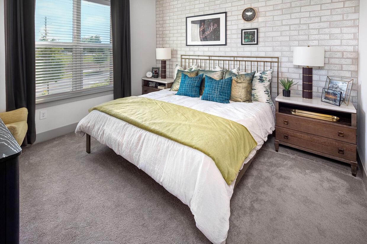 8 Metro Station - 5025 Wembley Central Ln Charlotte, NC 28213 ...