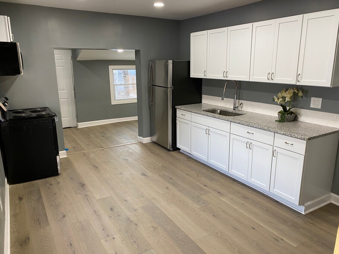 10011 S Hoxie Ave, Chicago, IL 60617 - House Rental in Chicago, IL ...