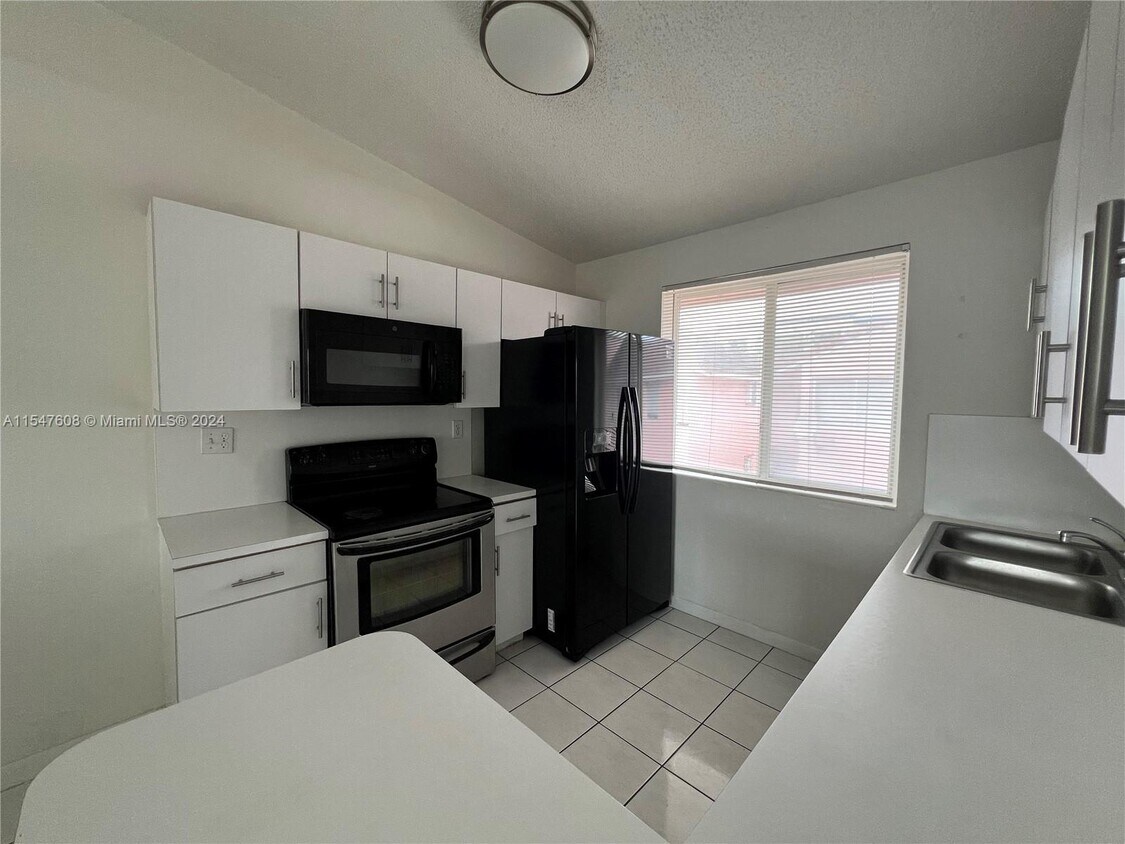 8013 Lake Dr Unit 202, Doral, FL 33166 - Condo for Rent in Doral, FL ...