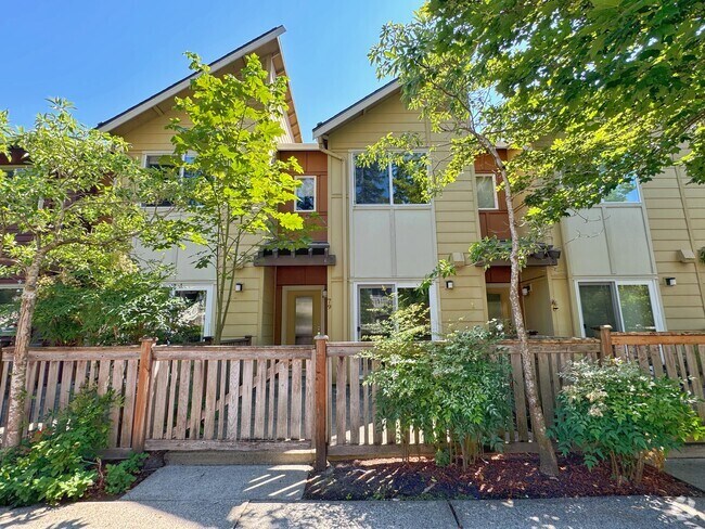 Talus Apartments for Rent with a Walk-In Closet - Issaquah, WA ...
