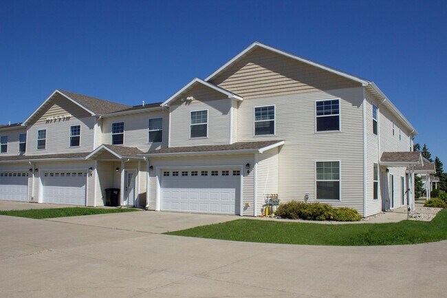 Osgood Townhomes Apartments - Fargo, ND | Apartments.com