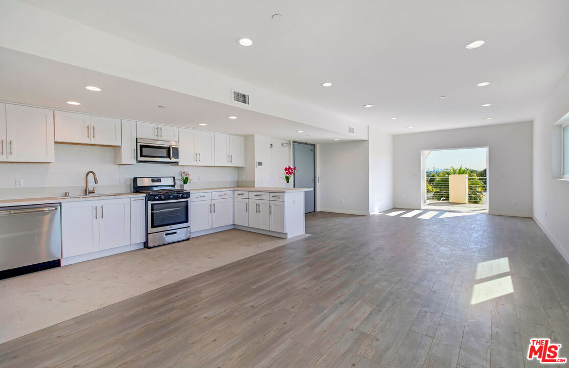 1541 S Orange Grove Ave Unit 302, Los Angeles, CA 90019 - Condo for ...