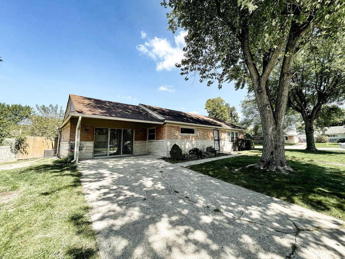 449 Carol Dr, Greenwood, IN 46143 - House Rental in Greenwood, IN ...