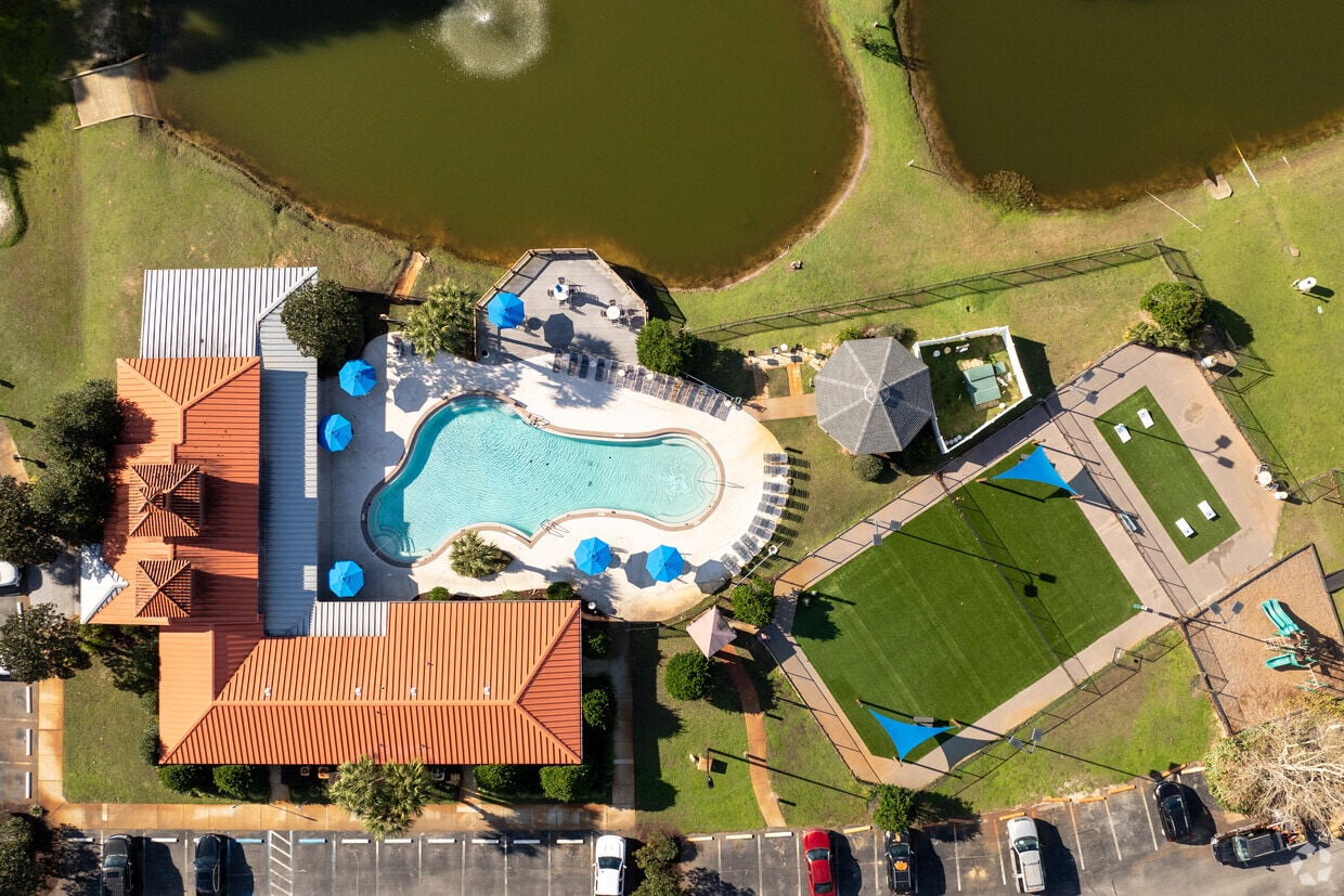 The Lakes At Nottingham Apartments