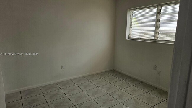 12665 NE 16th Ave Unit 32, North Miami, FL 33161 - Room for Rent in ...