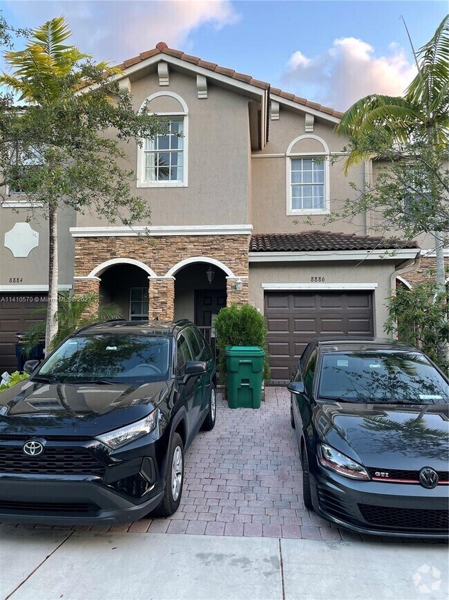 Lakes By The Bay Gee Apartments for Rent with Hardwood Floors - Cutler ...