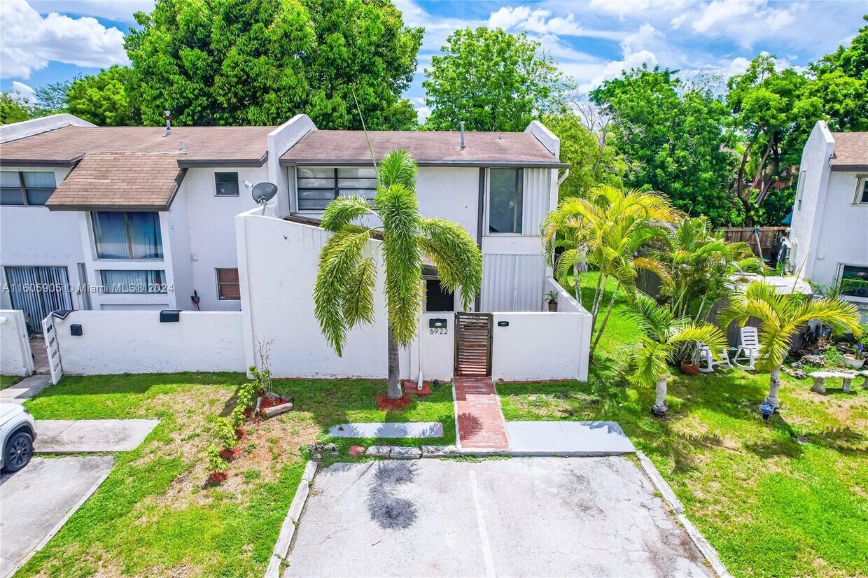 6922 SW 114th Ave, Miami, FL 33173 - Townhome Rentals in Miami FL ...
