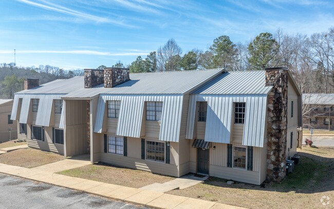 Springhill Lake Apartments for Rent with a Swimming Pool - Tuscaloosa ...