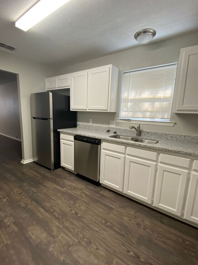 1302 Berry Dr Unit 1302 #C Berry Dr, Cleburne, TX 76033 - Room for Rent ...