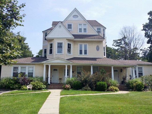 Fairfield Victorian North At Babylon Village Apartments - Babylon, NY ...