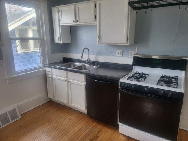 3071 S Wentworth Ave Unit Upper, Milwaukee, WI 53207 - Room for Rent in ...