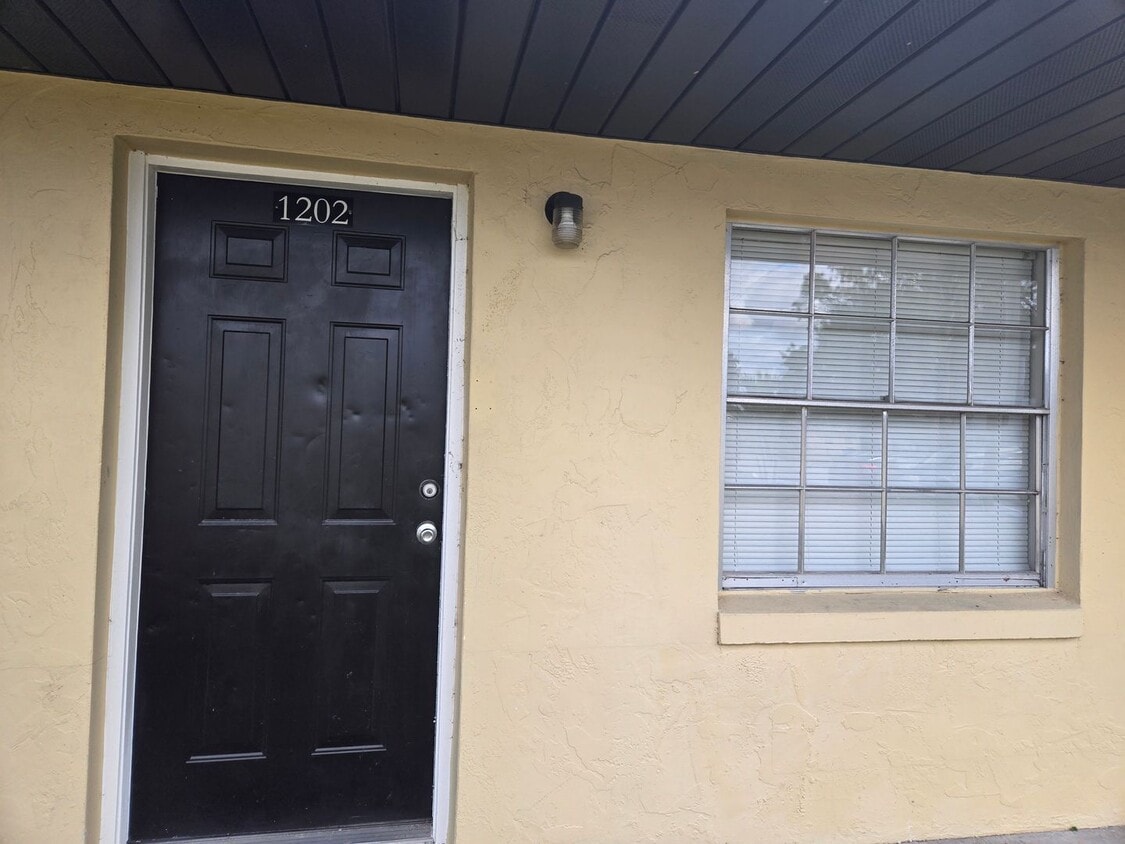 1108-1116 Melody Ln Unit 1202 Melody Ln, Sebring, FL 33872 - Room for ...