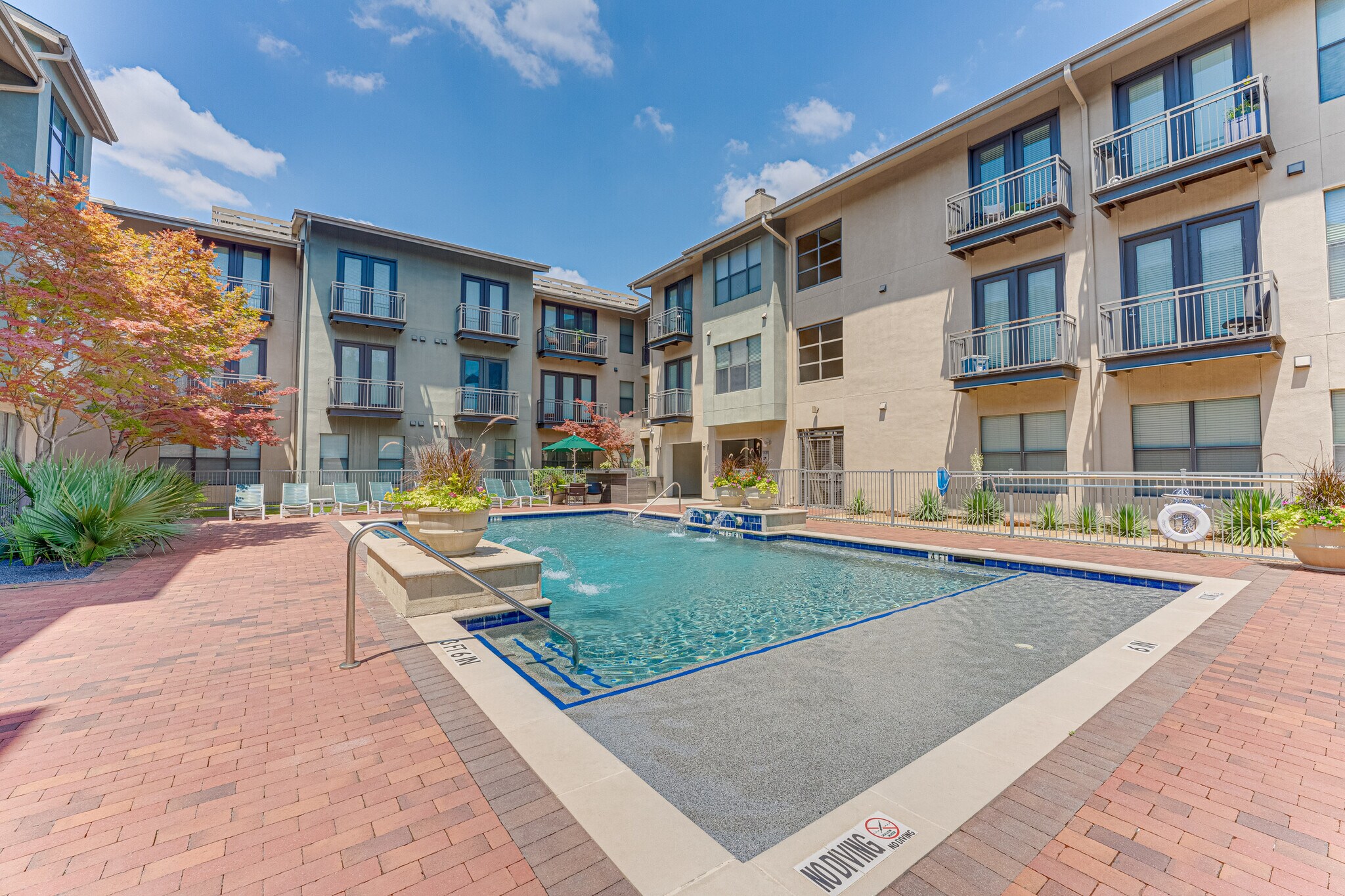 The Barton - 1811 Greenville Ave Dallas, TX 75206 | Apartments.com