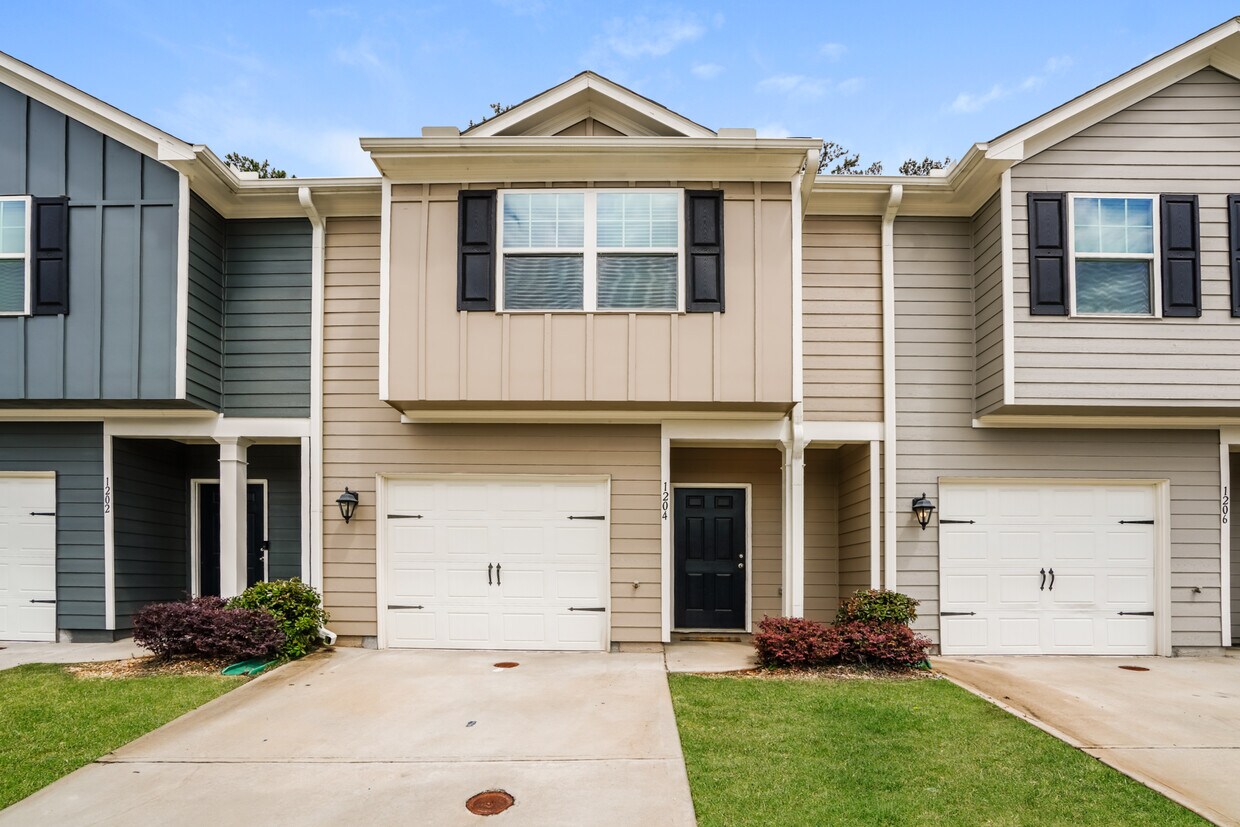 1204 Highwood Ln, East Point, GA 30344 | Apartments.com