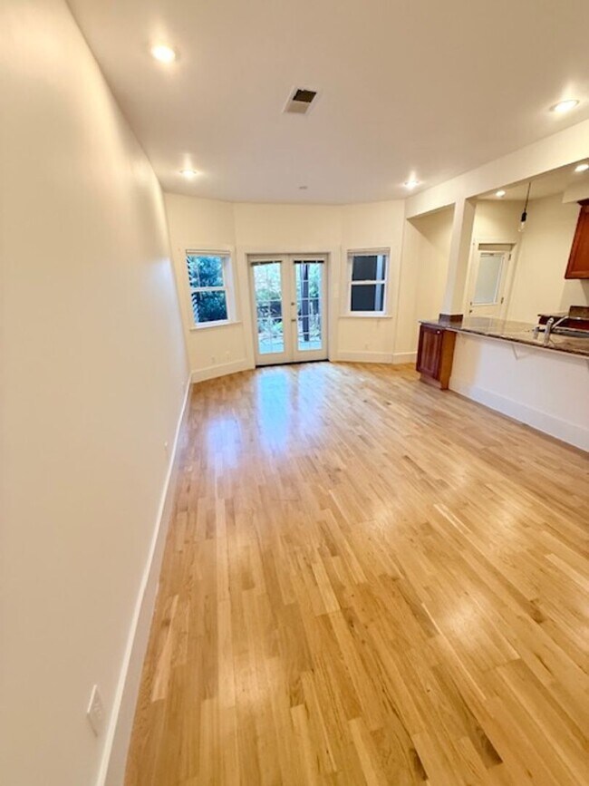 166 Carl St Apartment | University of San Francisco | Off-Campus ...