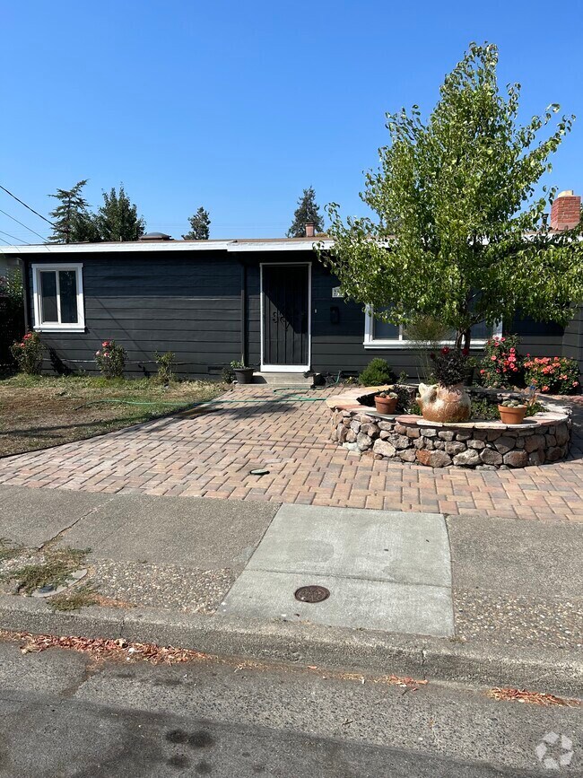 Dutton Manor Apartments for Rent with Hardwood Floors - Santa Rosa, CA ...