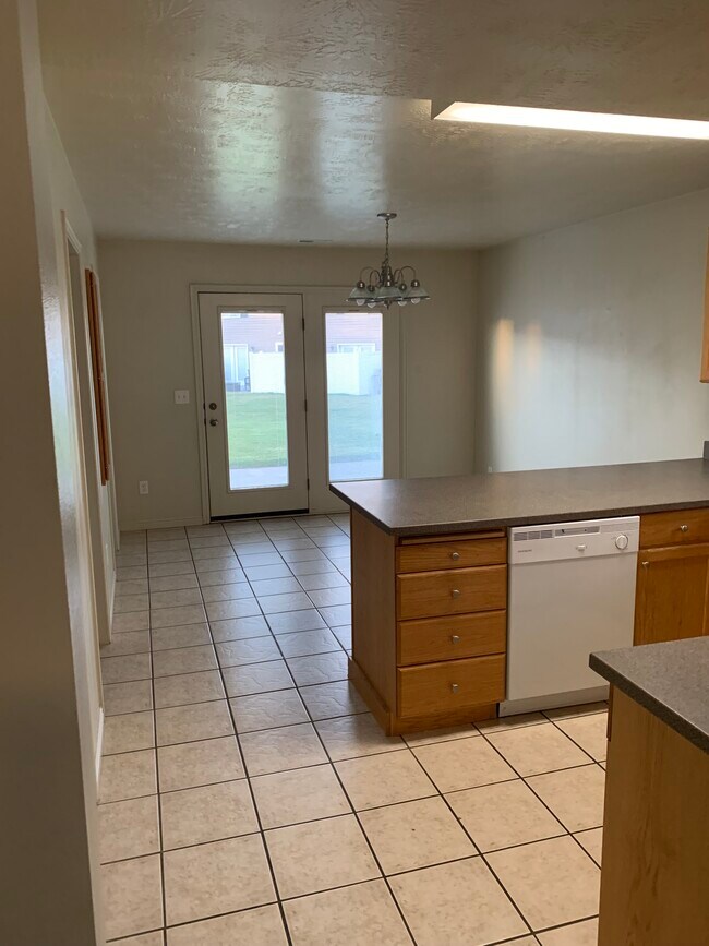 516 Raven Way, Pocatello, ID 83202 - Townhome Rentals in Pocatello ID ...