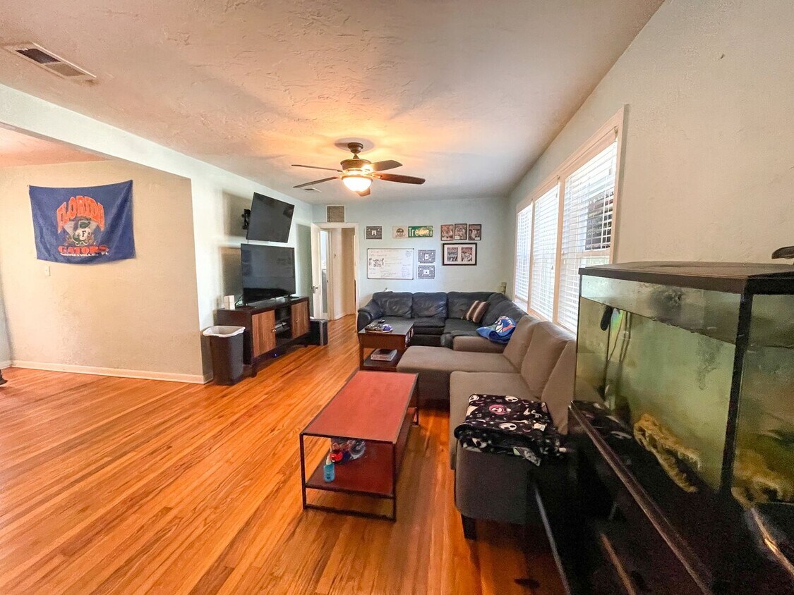 1627 NW 7th Ave, Gainesville, FL 32603 - House Rental in Gainesville ...