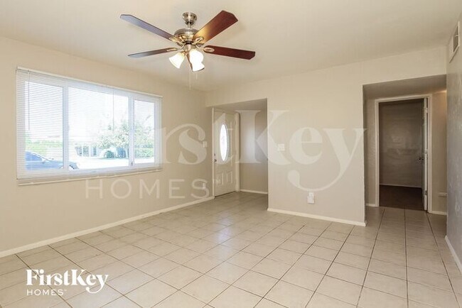 2833 W Seldon Ln, Phoenix, AZ 85051 | Apartments.com