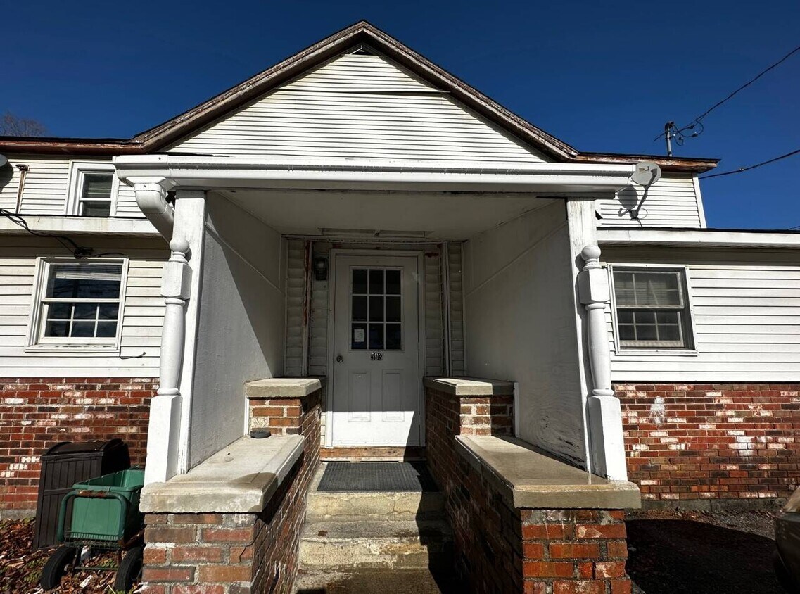 593 State Rte 55 Unit Apt 2, Highland, NY 12528 - Room for Rent in ...