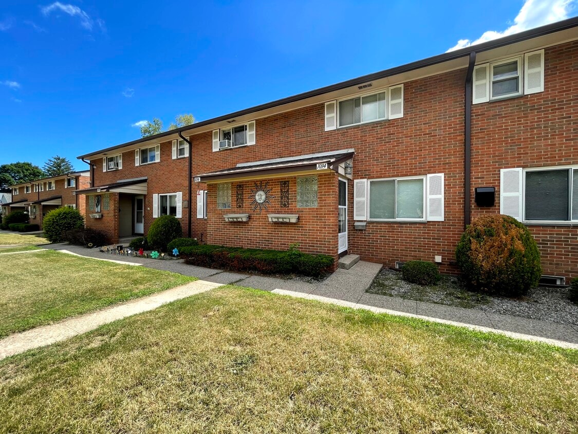 Bennington Townhomes - 1080-1110 Bennington Dr Rochester, NY ...