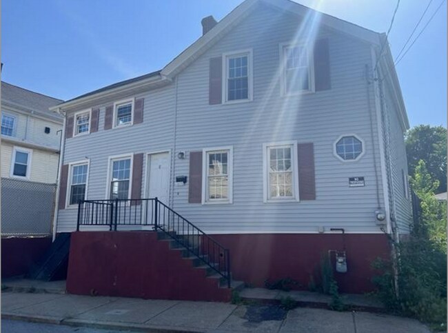 8 Melton St, Pawtucket, RI 02860 - House Rental in Pawtucket, RI ...
