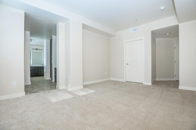 Oak Walk Apartments - Emeryville, CA | Apartments.com