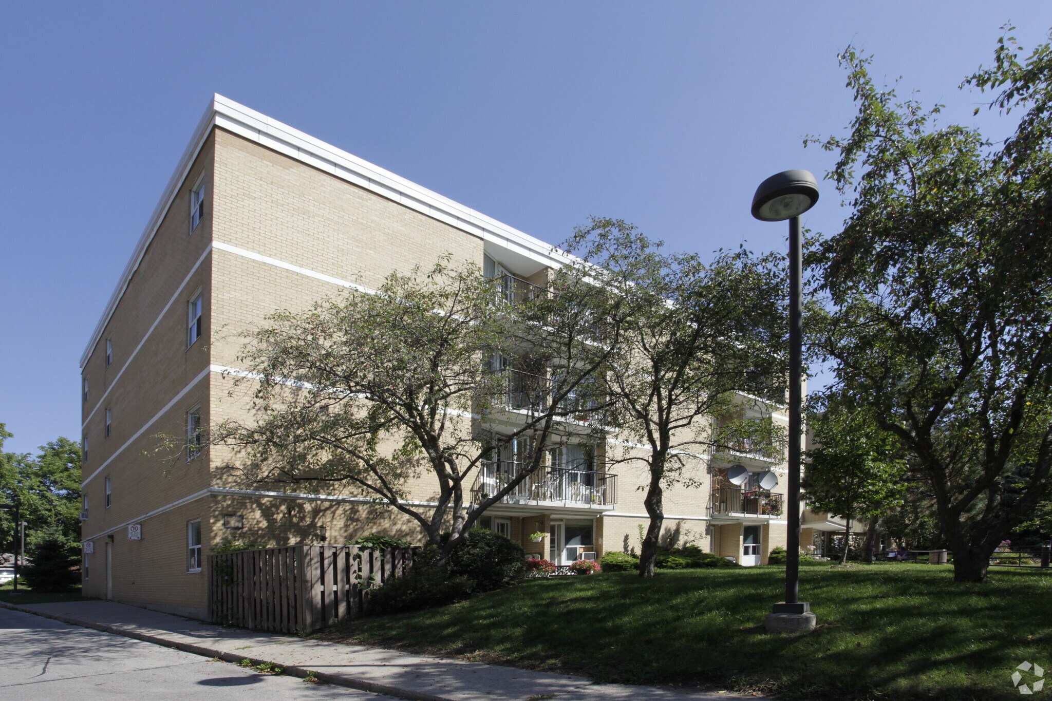 Evergreen Terrace Apartments - 75 Dunlop St Richmond Hill, ON ...