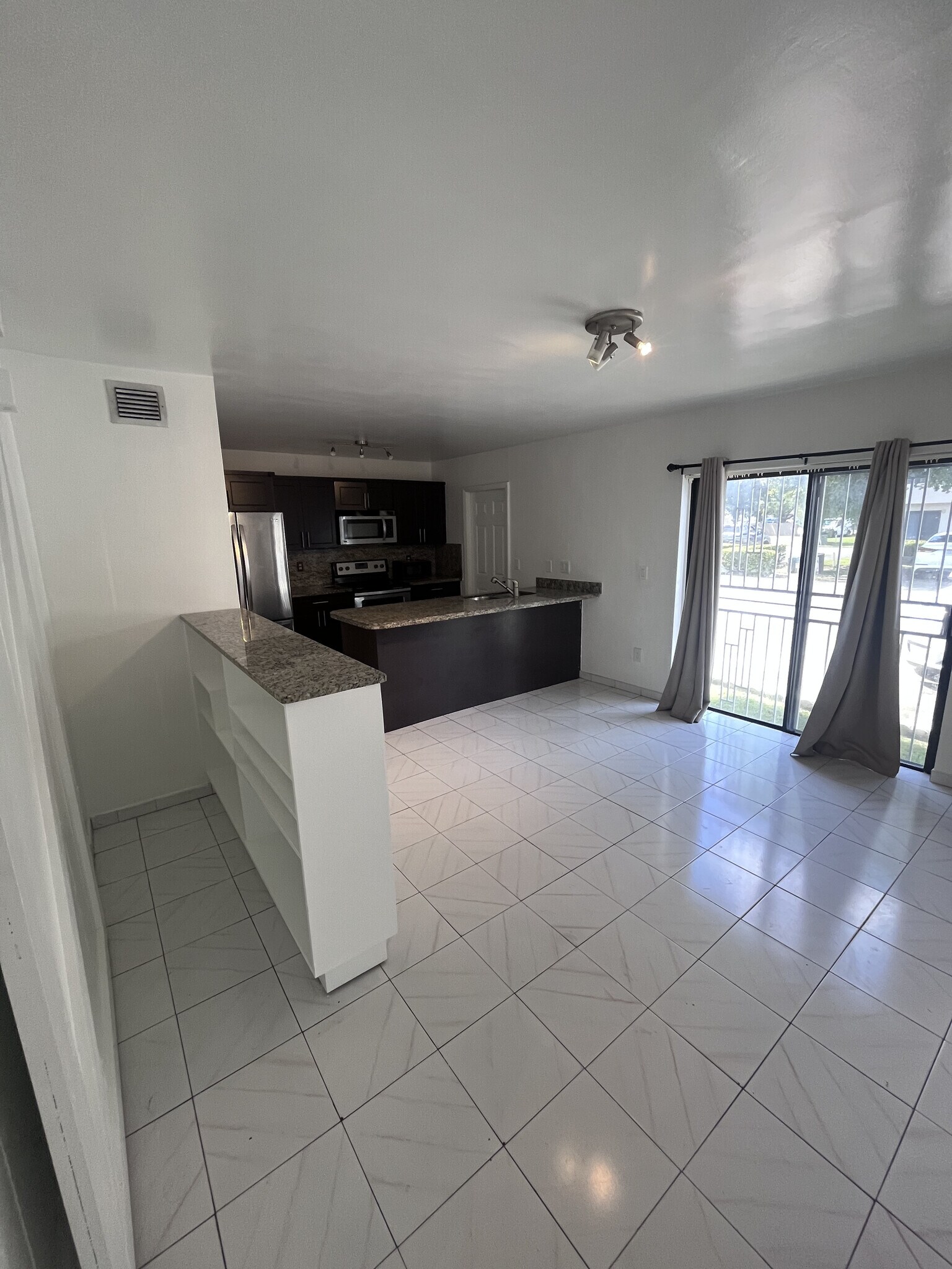 8608 Nw 8Th St, Miami, FL 33126 - Townhome Rentals in Miami FL ...
