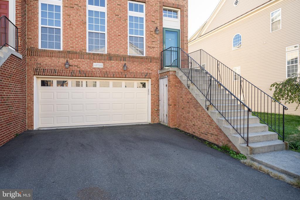 42029 Bushclover Terrace, Stone Ridge, VA 20105 - Townhome Rentals in ...