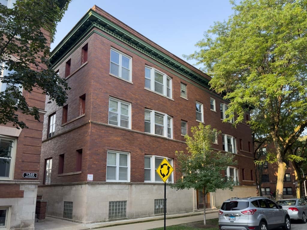 1357 W Berwyn Ave Unit 3, Chicago, IL 60640 - Condo for Rent in Chicago, IL | Apartments.com