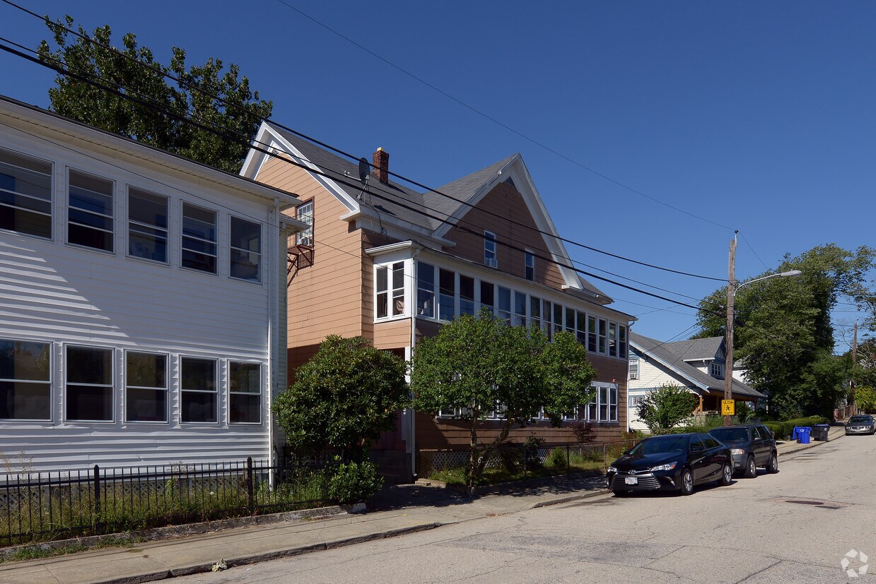 10 Bettez St, West Warwick, RI 02893 - 10 Bettez St West Warwick, RI ...