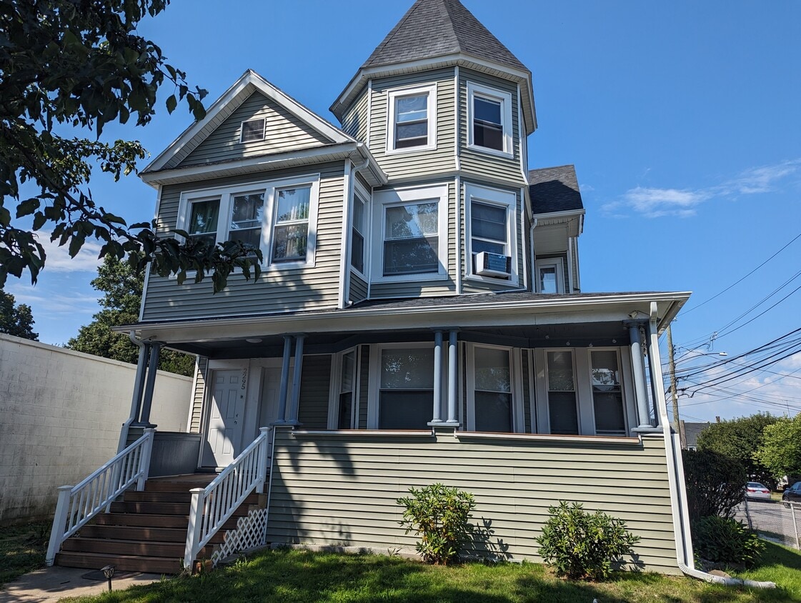 2295 E Main St Bridgeport, CT 06610 - Alquileres en Bridgeport, CT ...