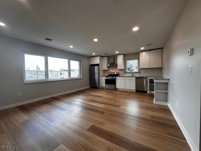 23 Chestnut St Unit 4, Rutherford, NJ 07070 - Room for Rent in ...