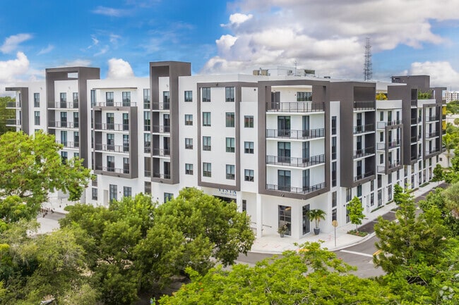Apartments for Rent with High Ceilings in Morningside Acres, Miami ...
