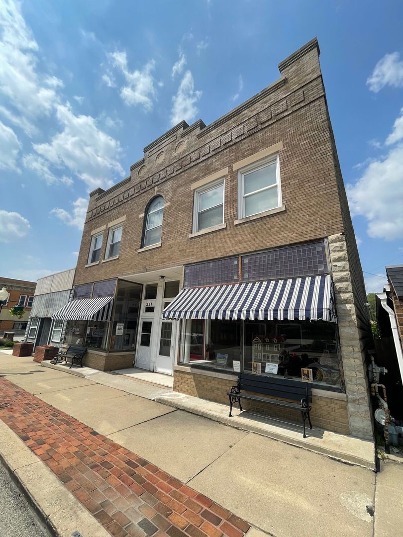 219 W Main St Unit Apt 04, Lexington, IL 61753 - Room for Rent in ...
