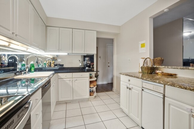 706 E Algonquin Rd Unit 106, Arlington Heights, IL 60005 - Condo for ...